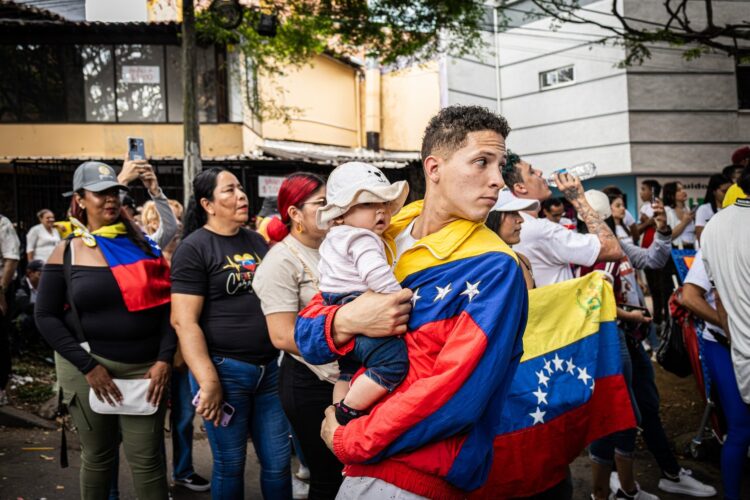 “20 años esperando esta noticia”: venezolana celebra captura de Maduro ...