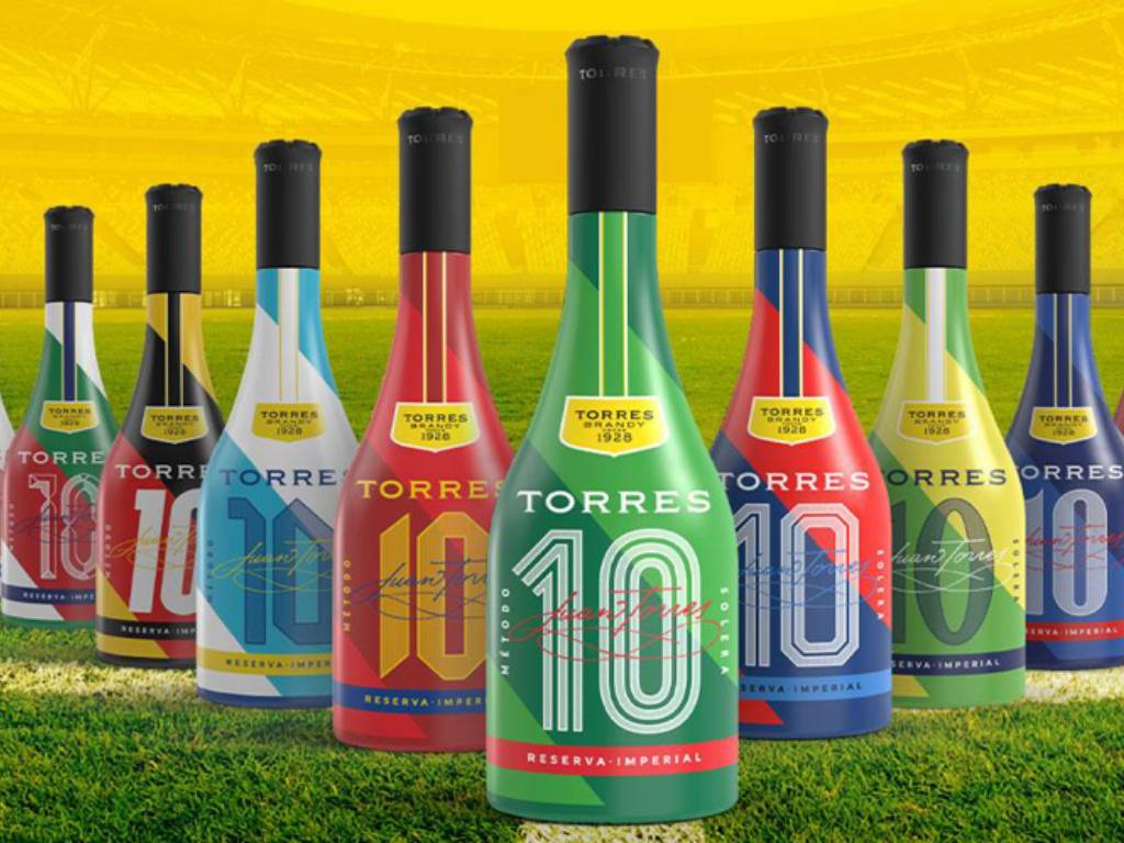 El emblemático número 10 del futbol inspira una nueva colección de ...