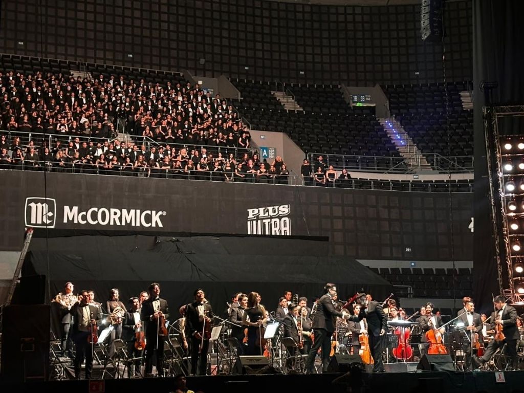 Magia sinfónica en la Arena CDMX: Reviven el legado de Juan Gabriel en ...